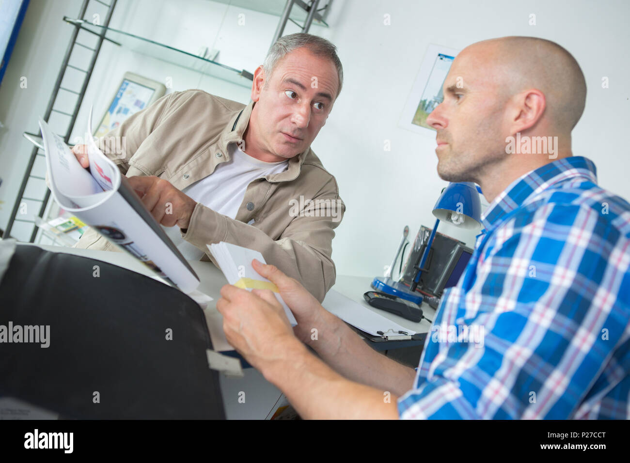 development contractor manager having a conversation Stock Photo - Alamy