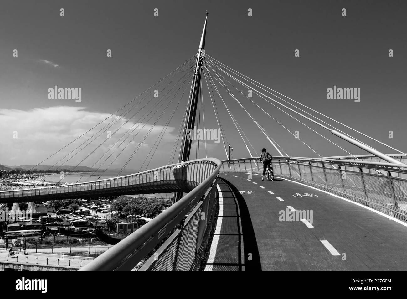 Pescara (Italy) - The 'Ponte del Mare' monumental bridge and the Ferris ...