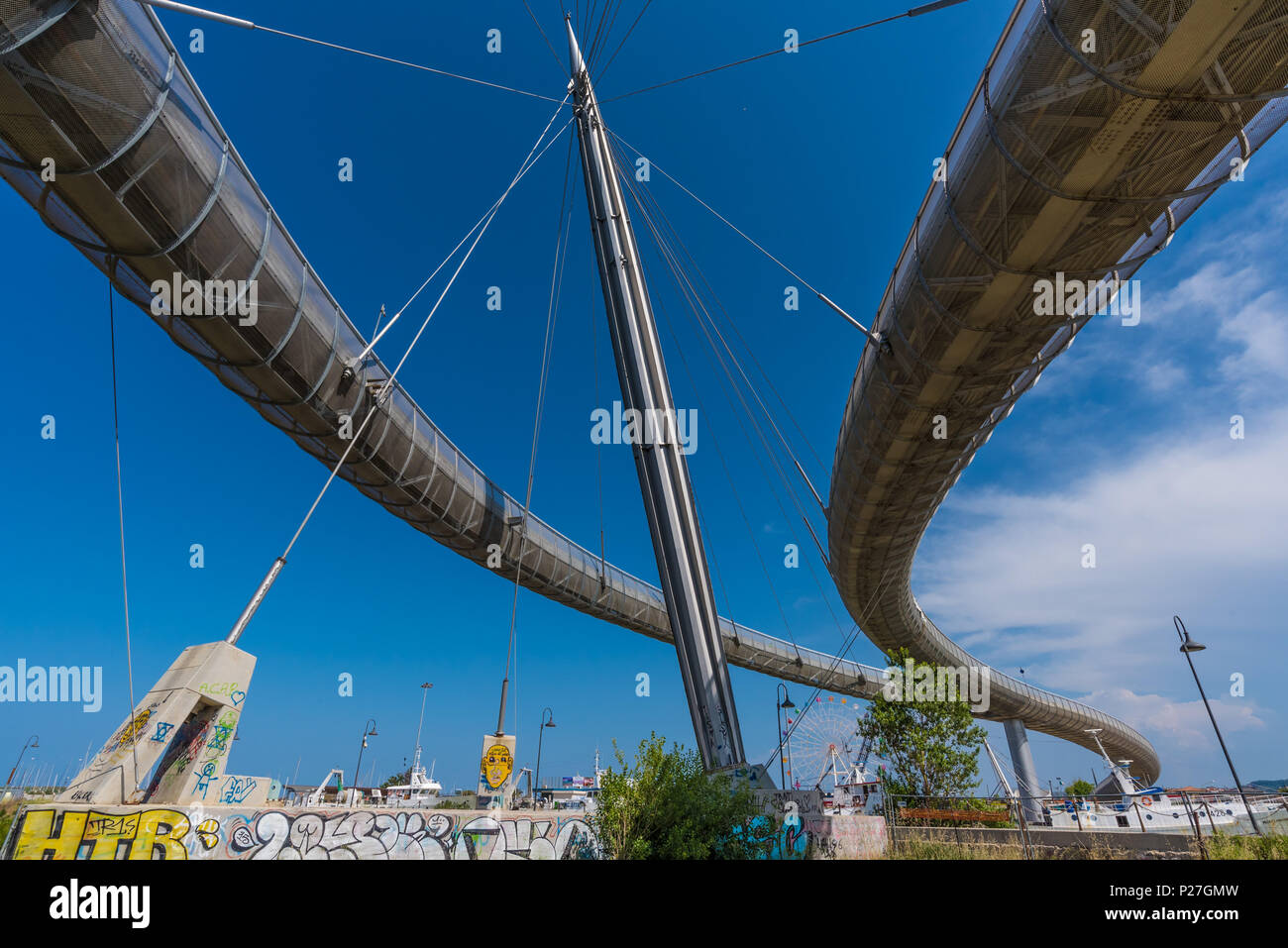 Pescara (Italy) - The 'Ponte del Mare' monumental bridge and the Ferris ...