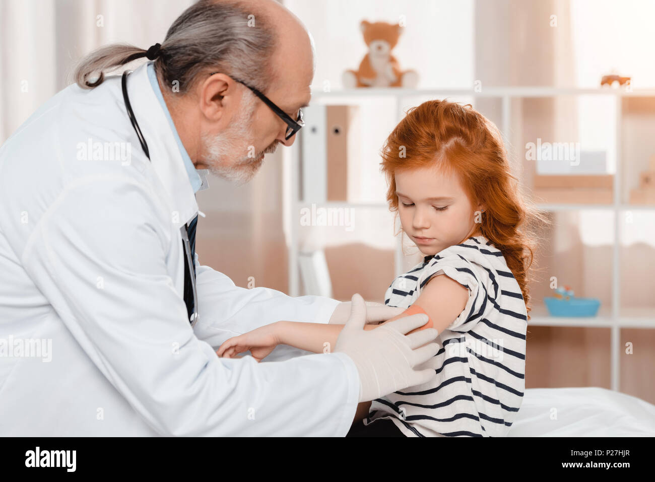 Putting plaster hi-res stock photography and images - Alamy