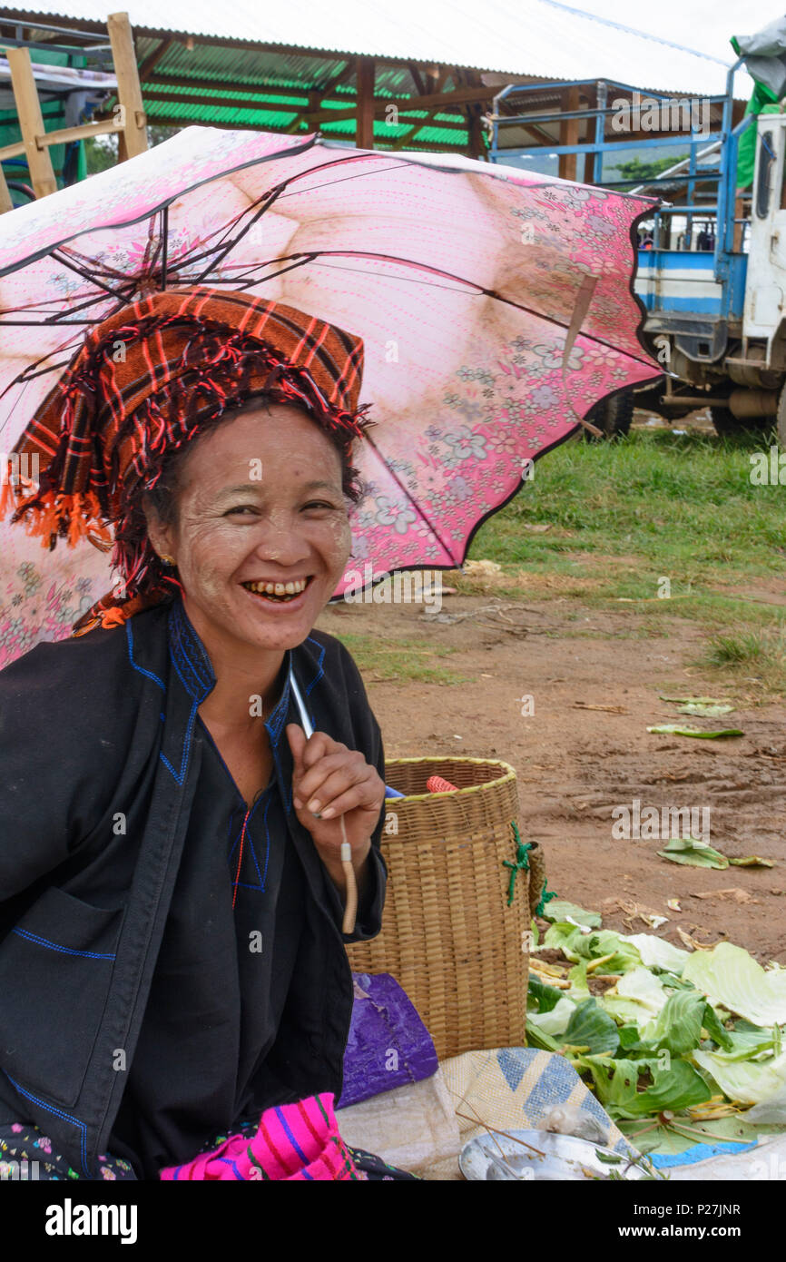 Inthein, market day, rotating market, vendors, woman, buyer, Intha ...