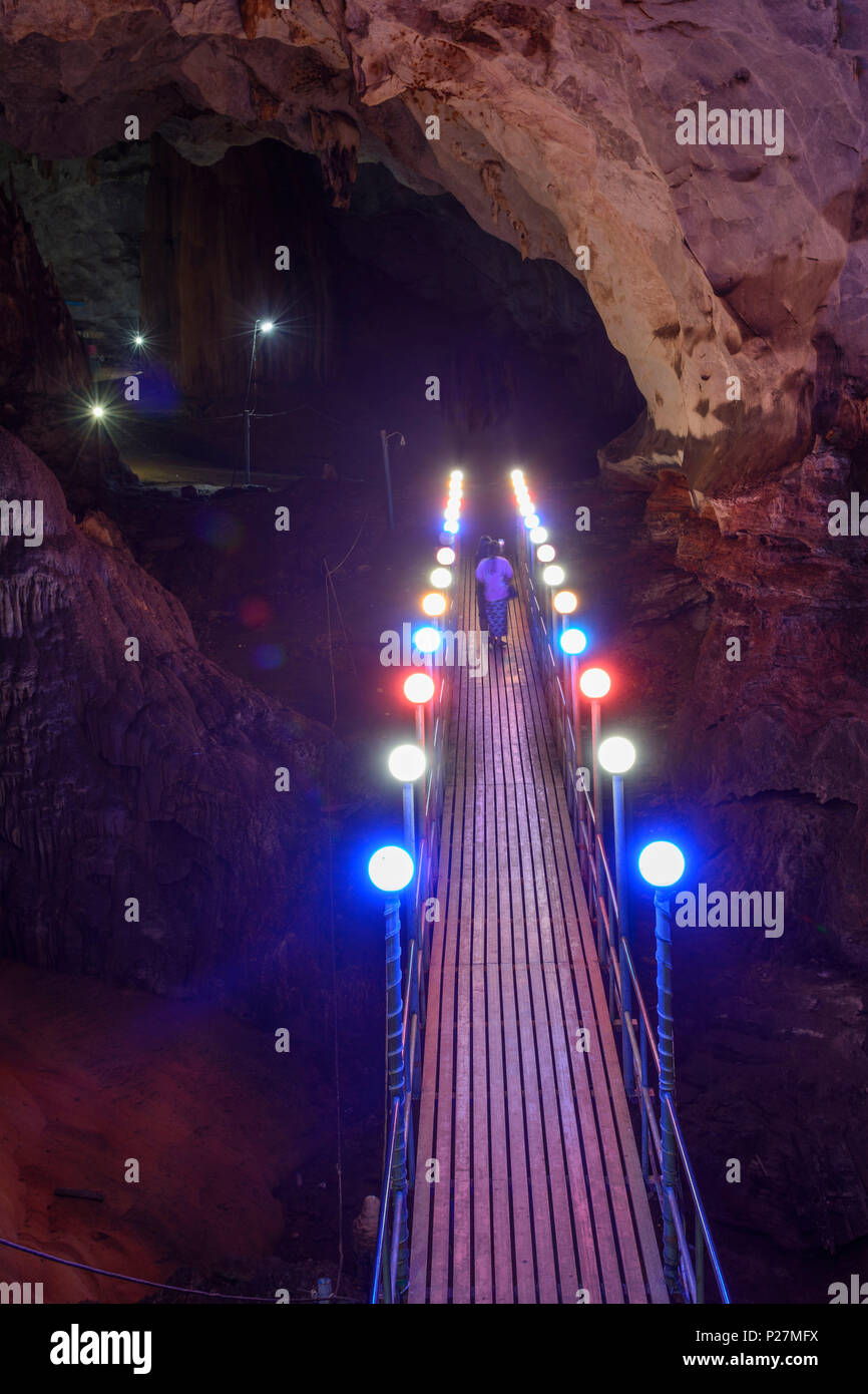 Saddan cave hpa an hi-res stock photography and images - Alamy