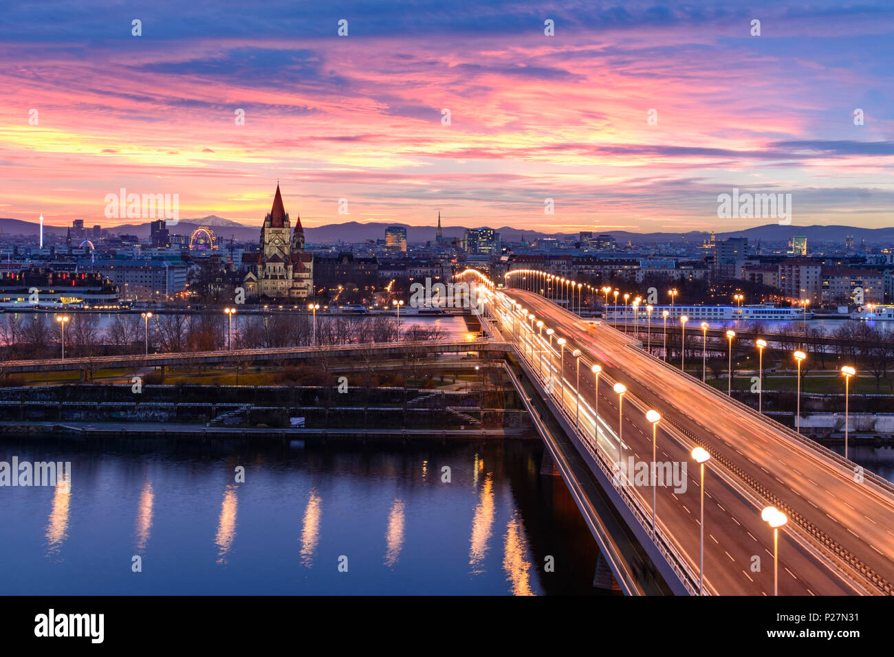 Vienna, bridge Reichsbrücke, river Neue Donau (New Danube), Donau ...