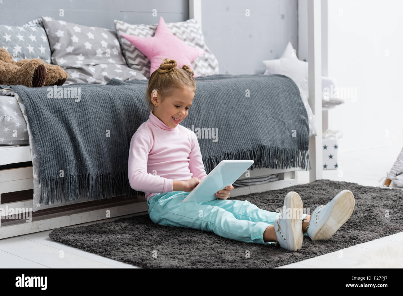 Little kid sitting on floor hi-res stock photography and images - Alamy