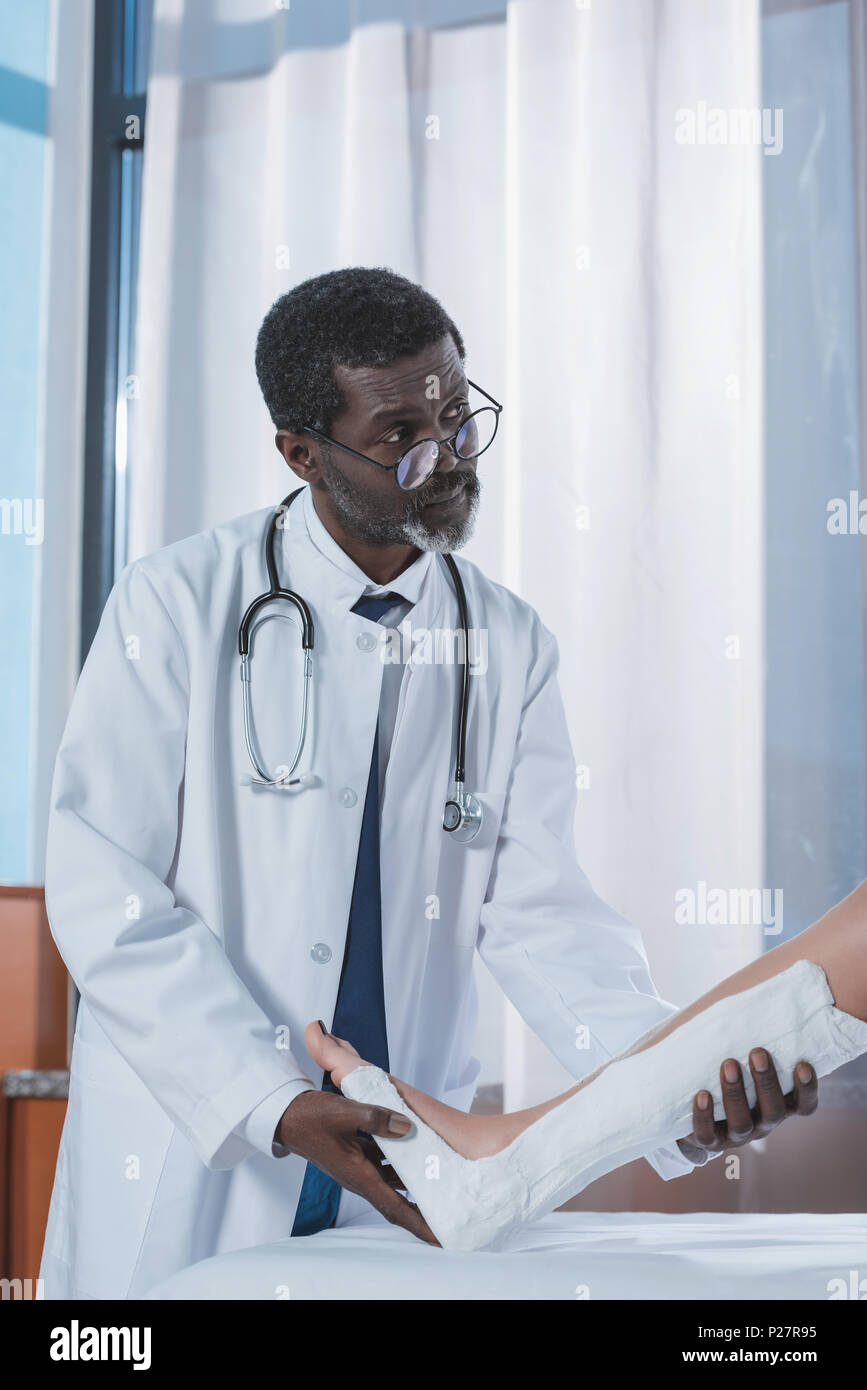 Hospital plaster cast leg hi-res stock photography and images - Alamy