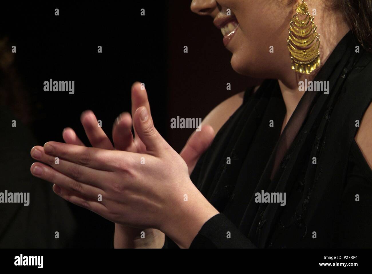 Flamenco singer clapping her hands Stock Photo - Alamy