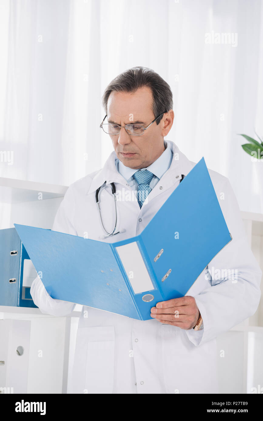 Gp holding folder hi-res stock photography and images - Alamy