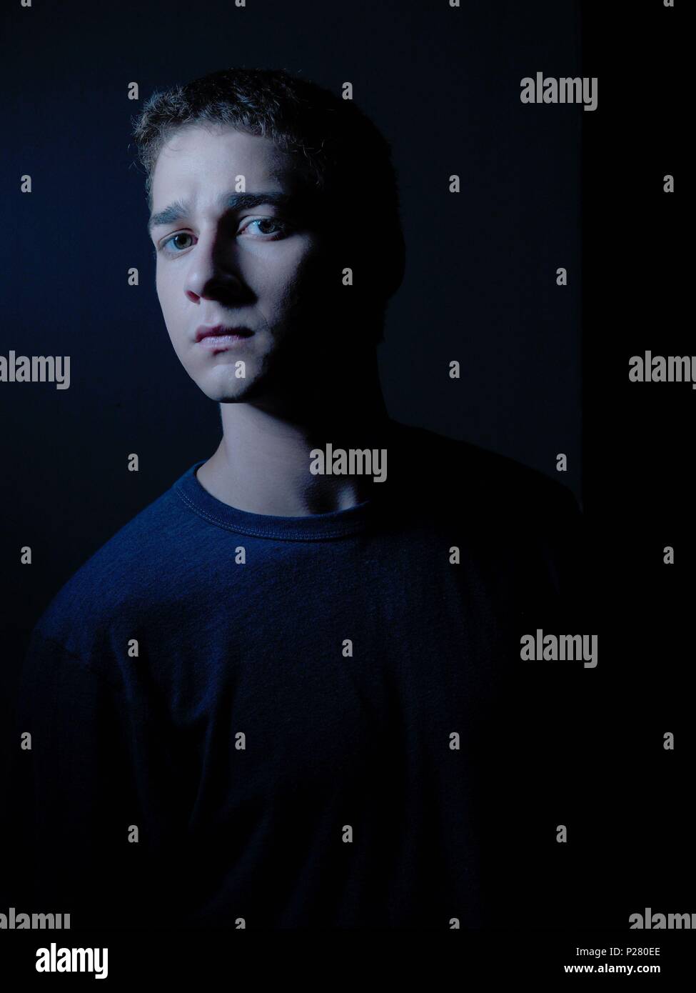 Disturbia 2007 Shia Labeouf Stock Photos & Disturbia 2007 Shia Labeouf ...