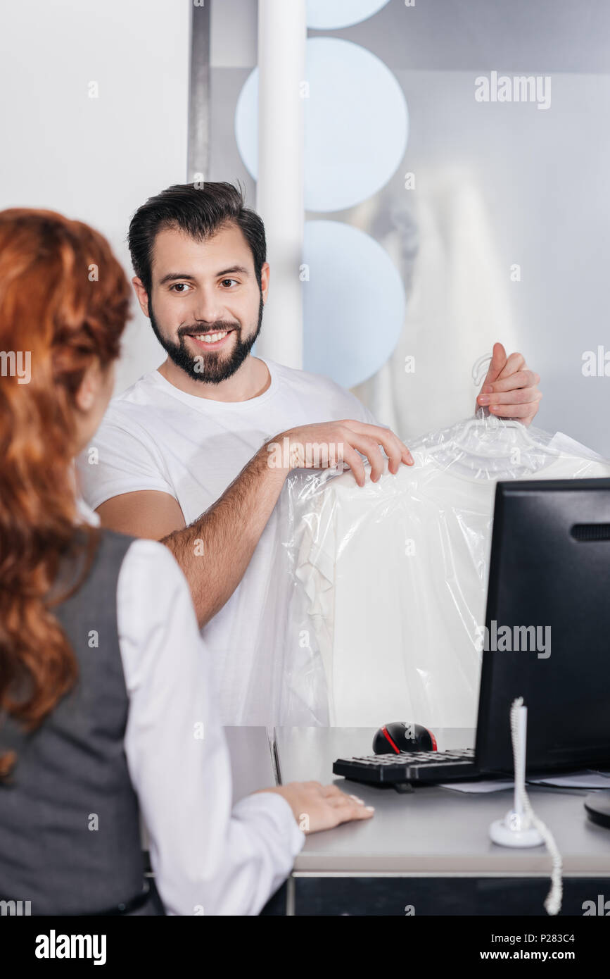 Giving order hi-res stock photography and images - Alamy