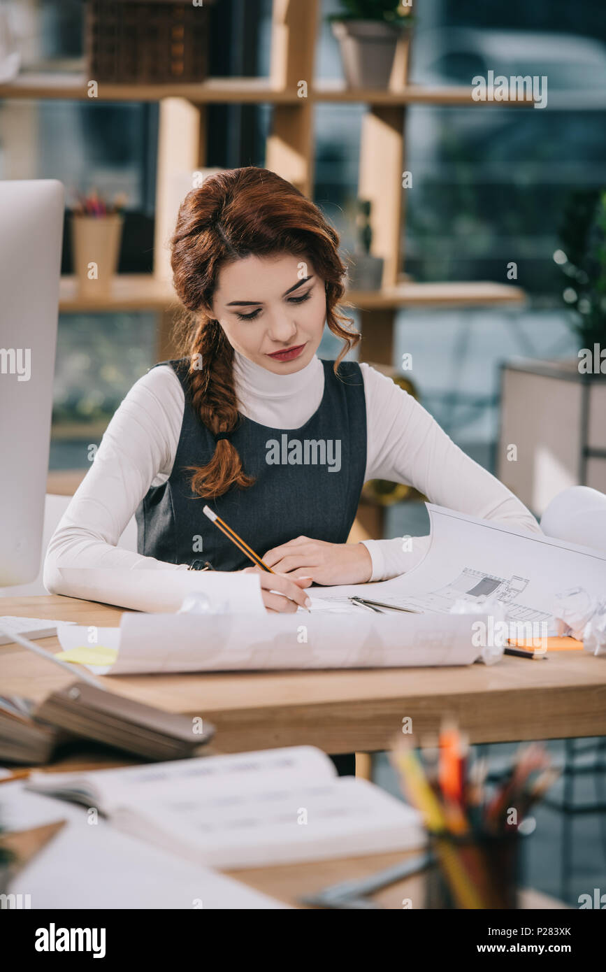 Female architect drawing hi-res stock photography and images - Alamy