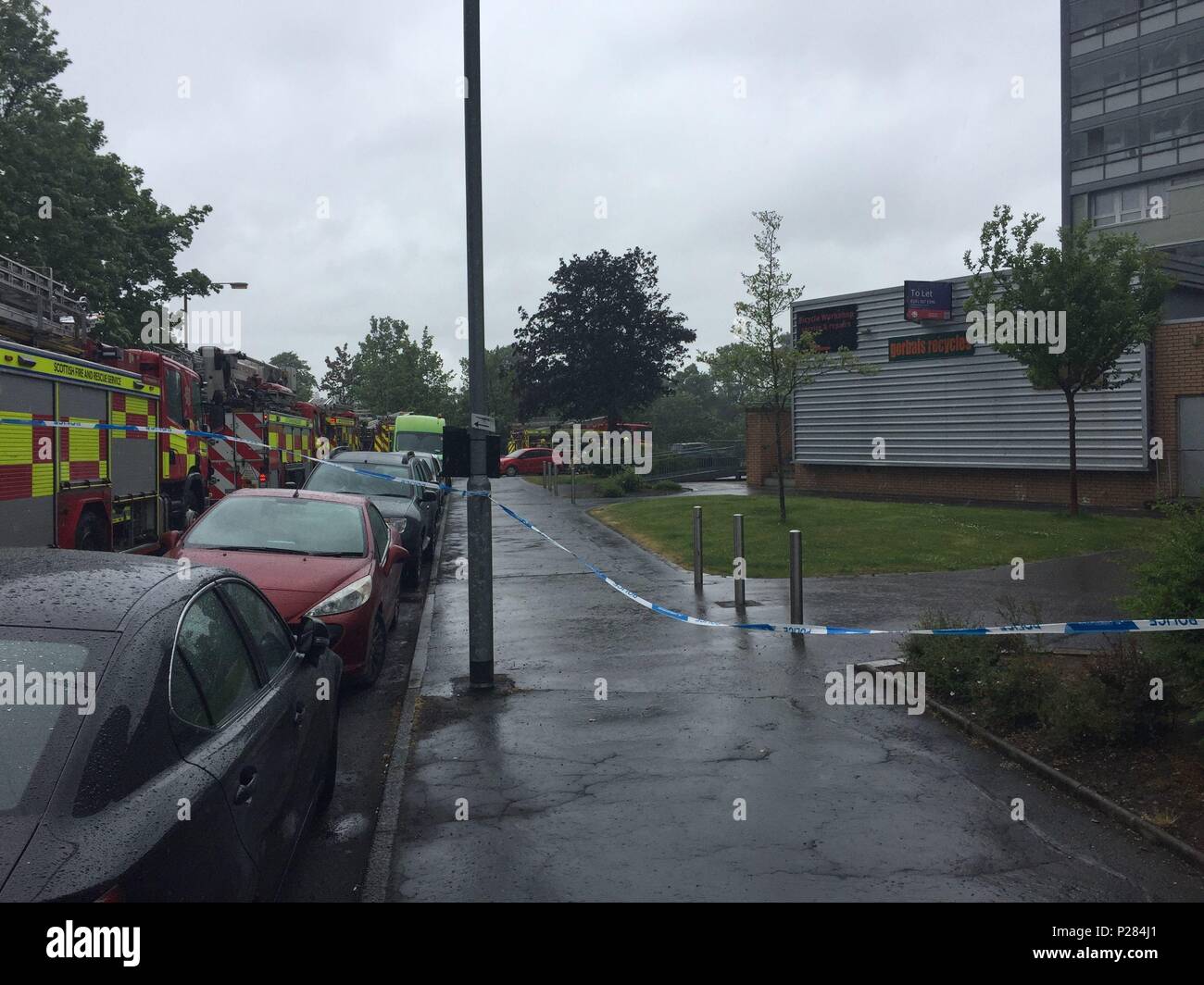 Emergency services in the Gorbals area of Glasgow attending a fire in ...