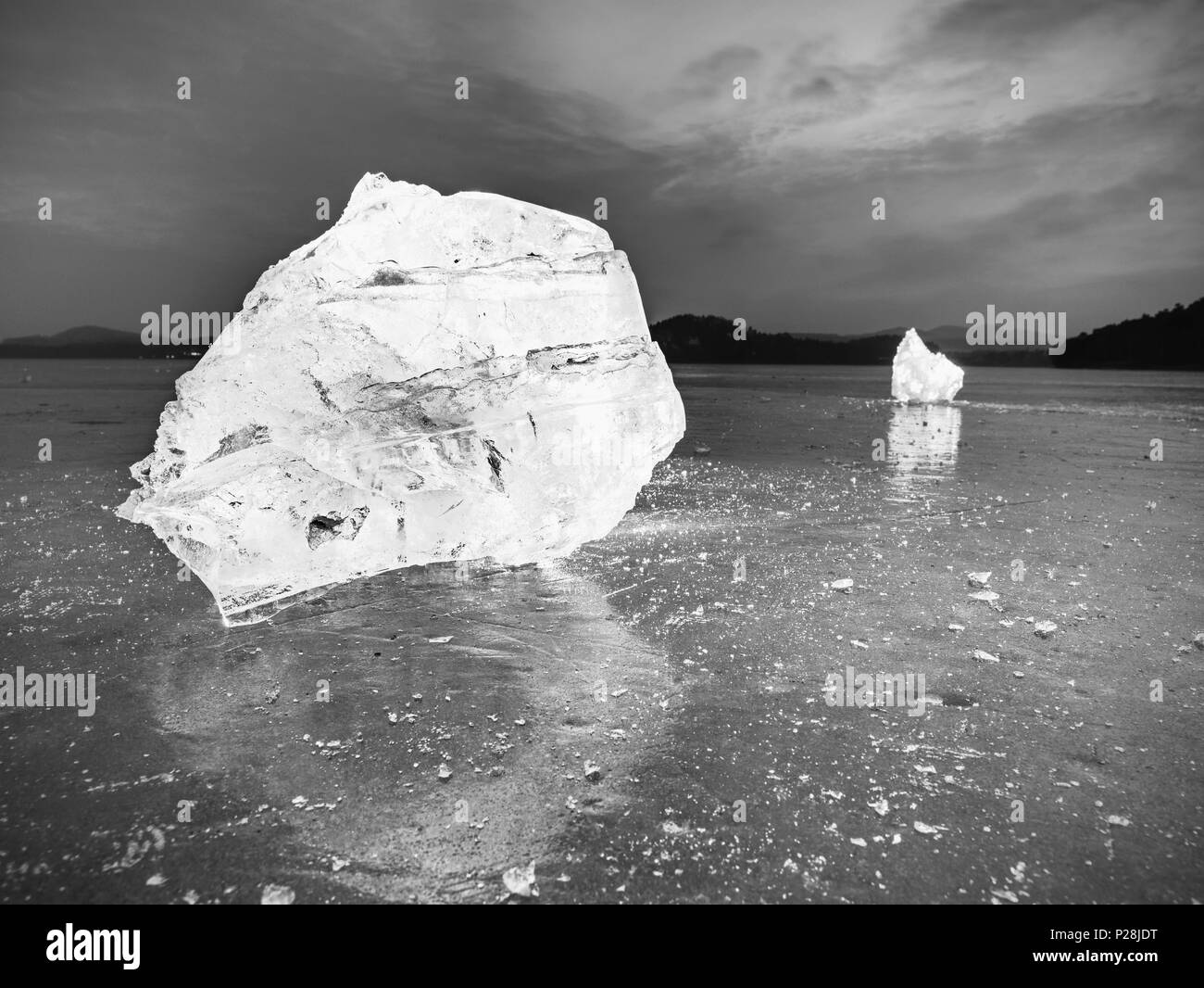 Cubes climate water frost hi-res stock photography and images - Alamy