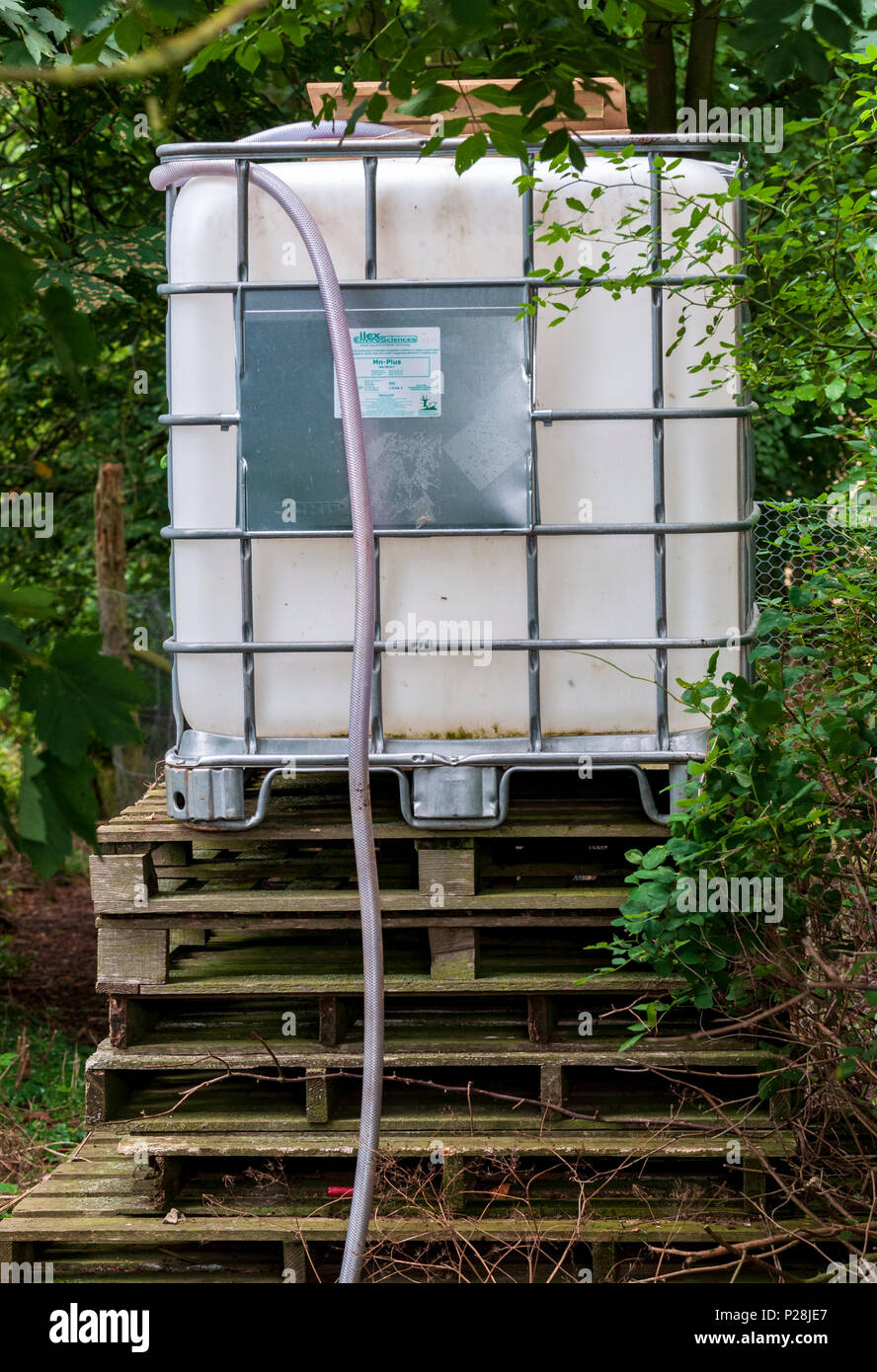 Water bowser hi-res stock photography and images - Alamy