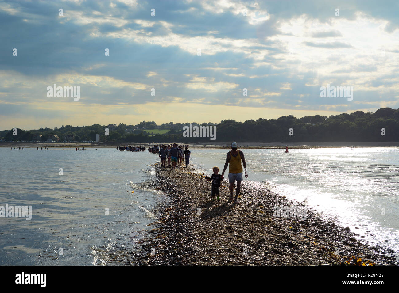 Walking the causeway shingle track to the fort at the Bembridge and St ...