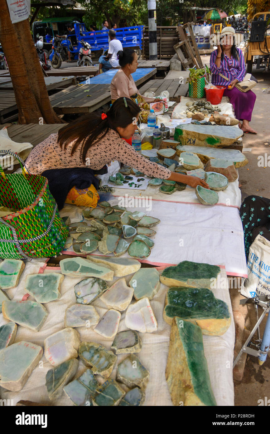 Myanmar Market Vendor High Resolution Stock Photography and Images - Alamy