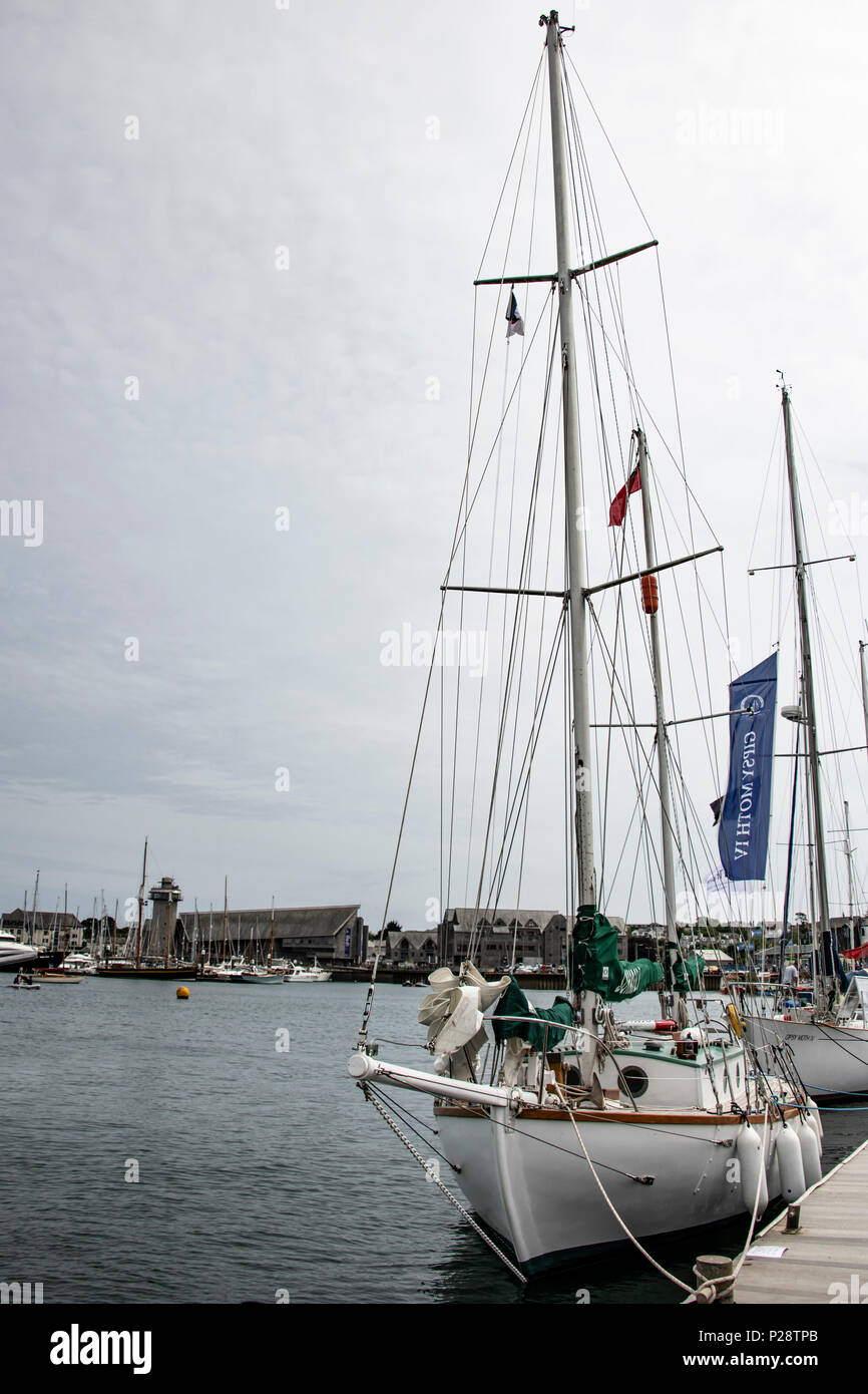 Rugged robin hi-res stock photography and images - Alamy