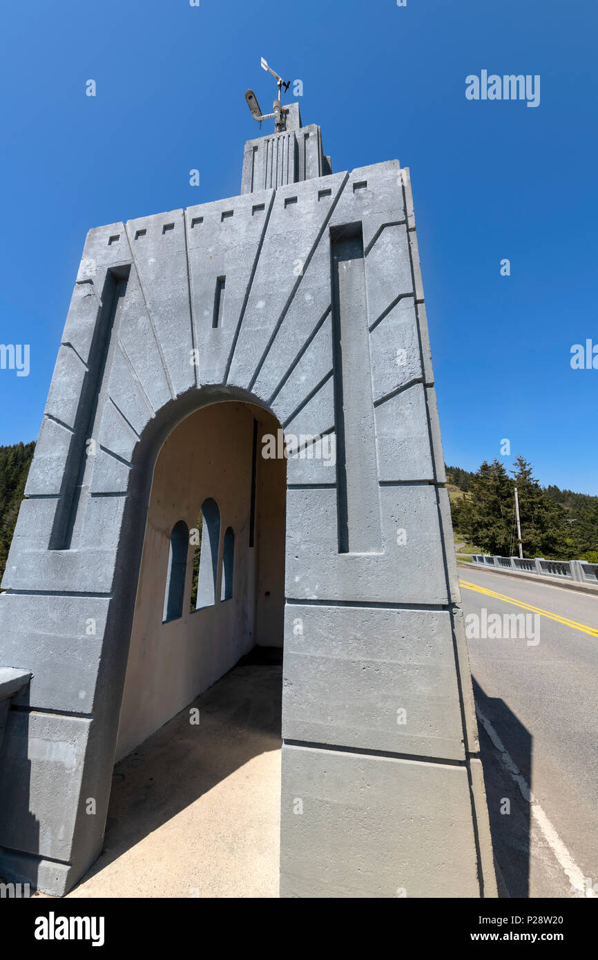 Obelisk on the Rogue River bridge in Gold Beach, Oregon Stock Photo - Alamy