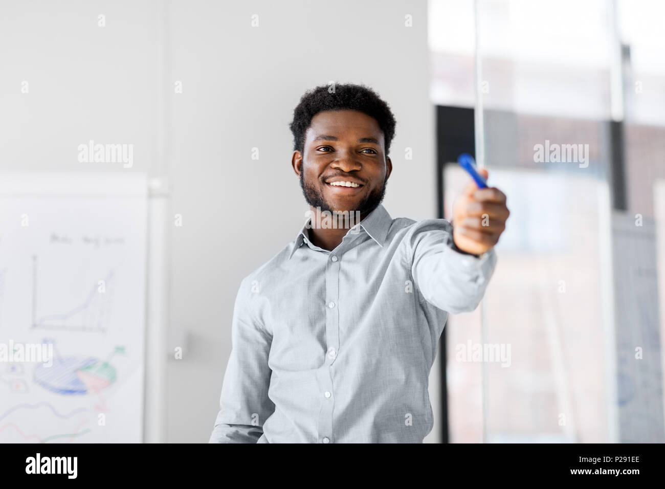 Flip chart with graph hi-res stock photography and images - Alamy