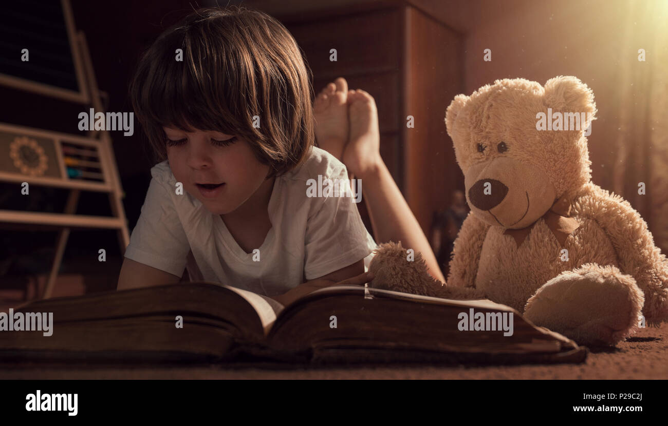 Vintage boy reading hi-res stock photography and images - Alamy