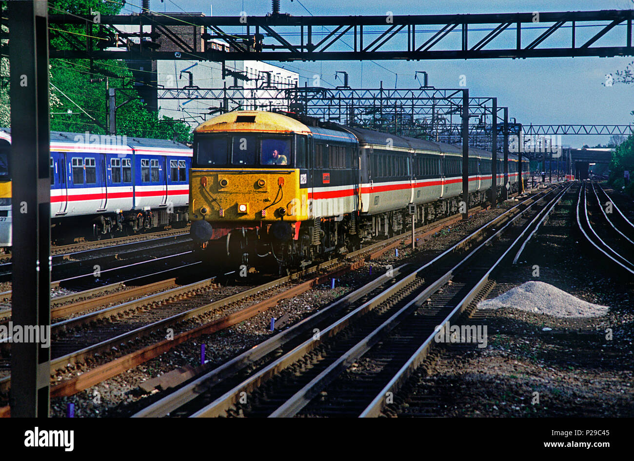 Class 86 locomotive hi-res stock photography and images - Alamy