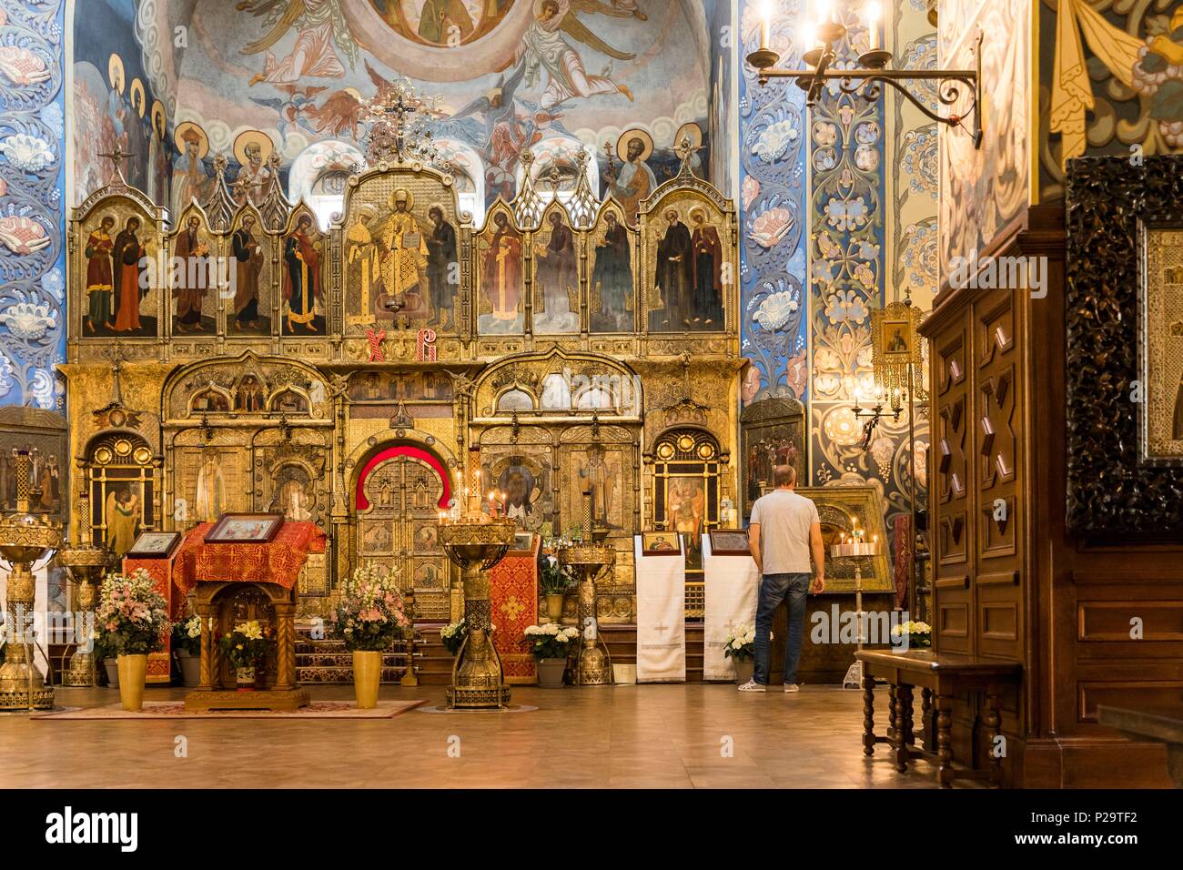 Gilded iconostasis hi-res stock photography and images - Alamy