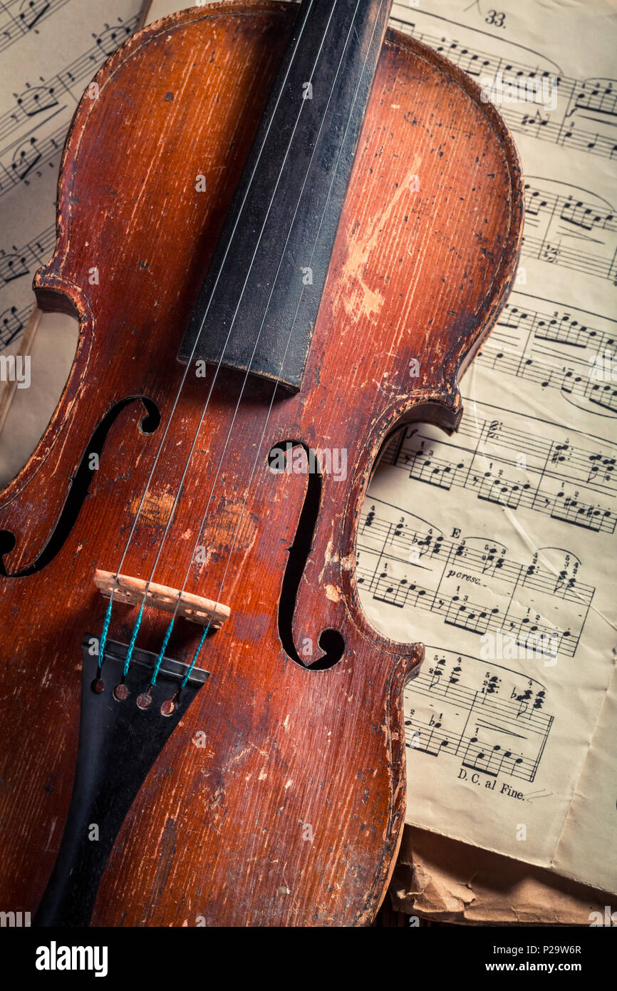 Closeup of old violin and musical sheets Stock Photo - Alamy