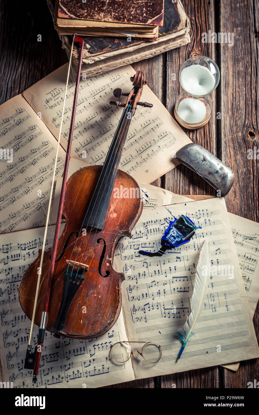 Vintage violin, sheets and ink with feather Stock Photo - Alamy