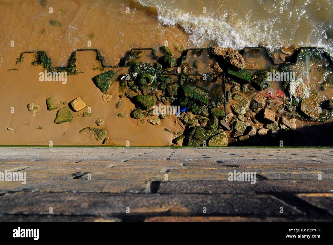 River thames beach hi-res stock photography and images - Alamy