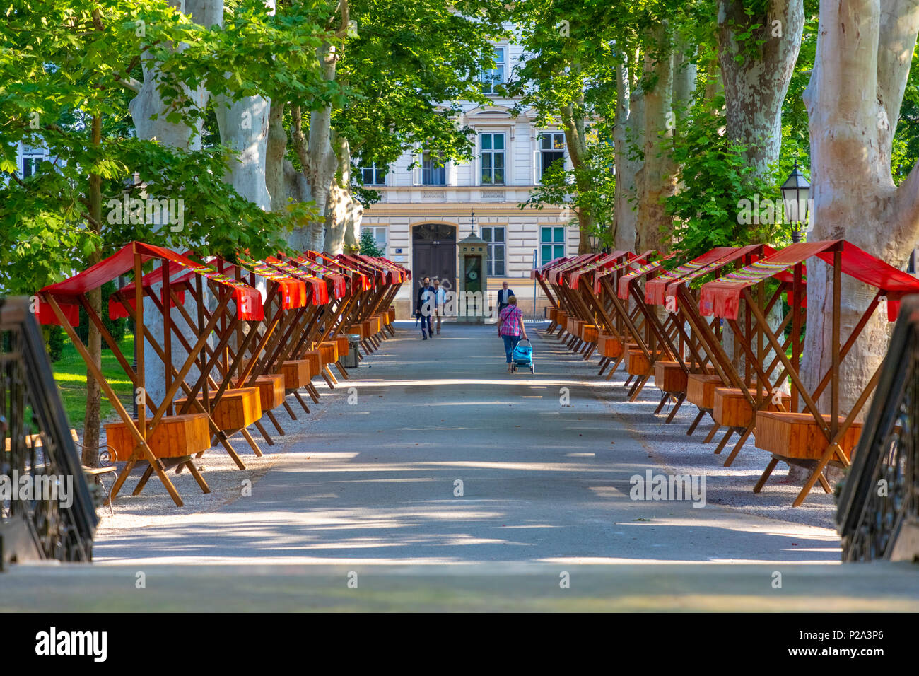 Empty market hi-res stock photography and images - Alamy