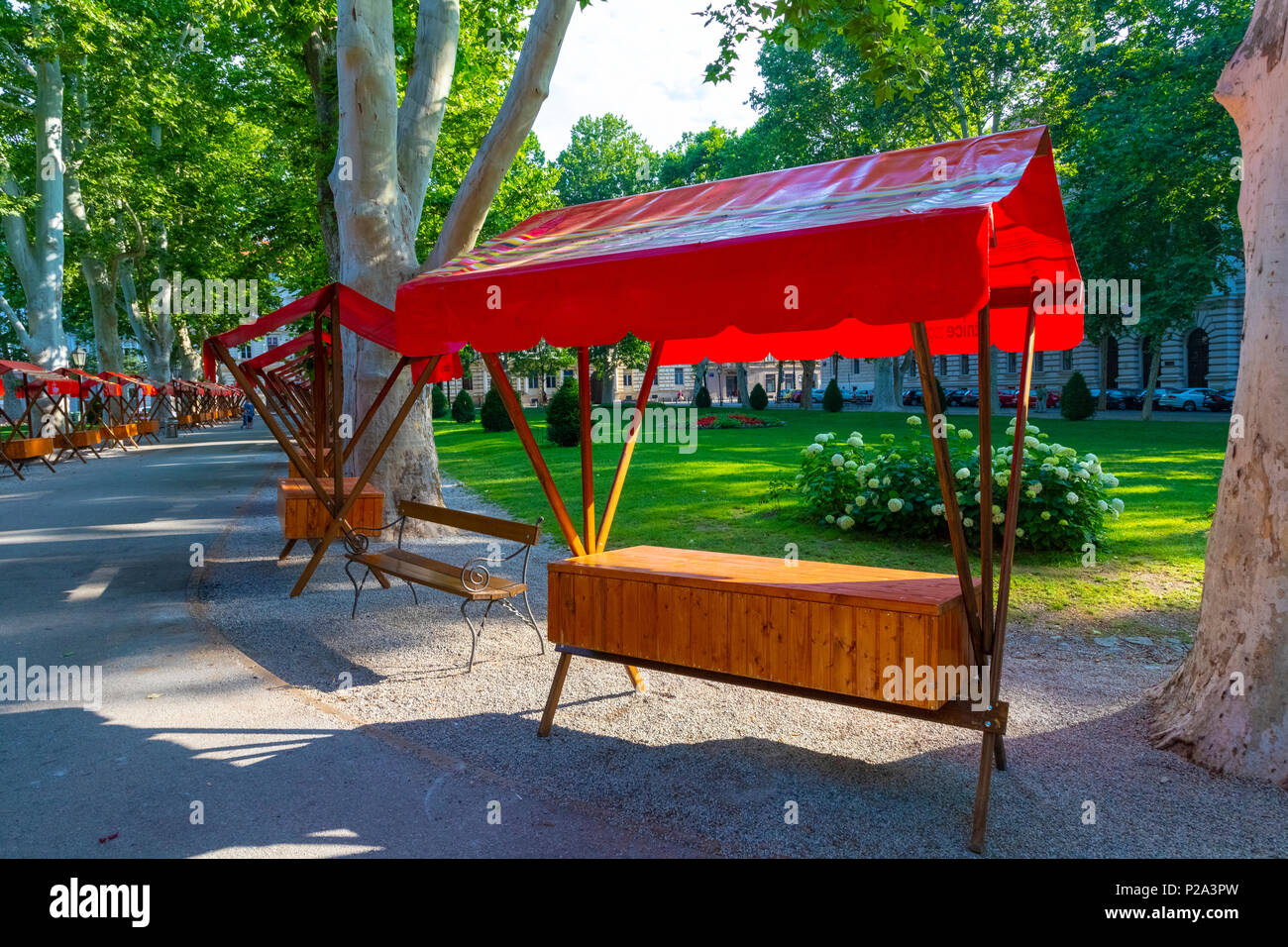 Empty market hi-res stock photography and images - Alamy