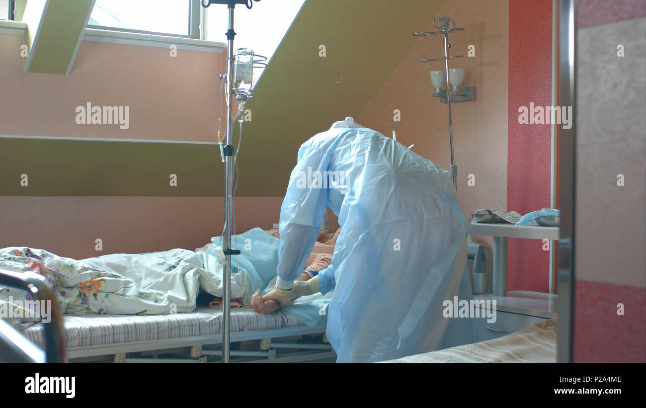 Nurse preparing female patient arm to put IV tube Stock Photo - Alamy