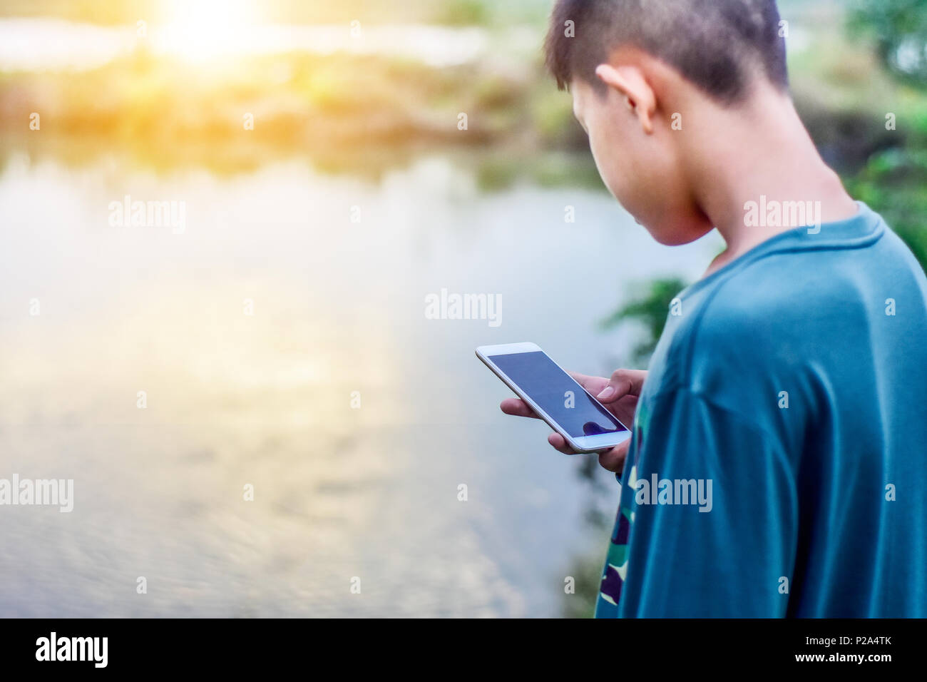 People are using a mobile phone to buy a product. And contact friends ...