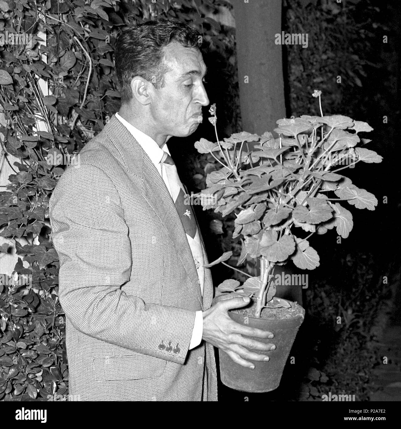 El humorista español Miguel Gila fotografiado en 1959 Stock Photo - Alamy
