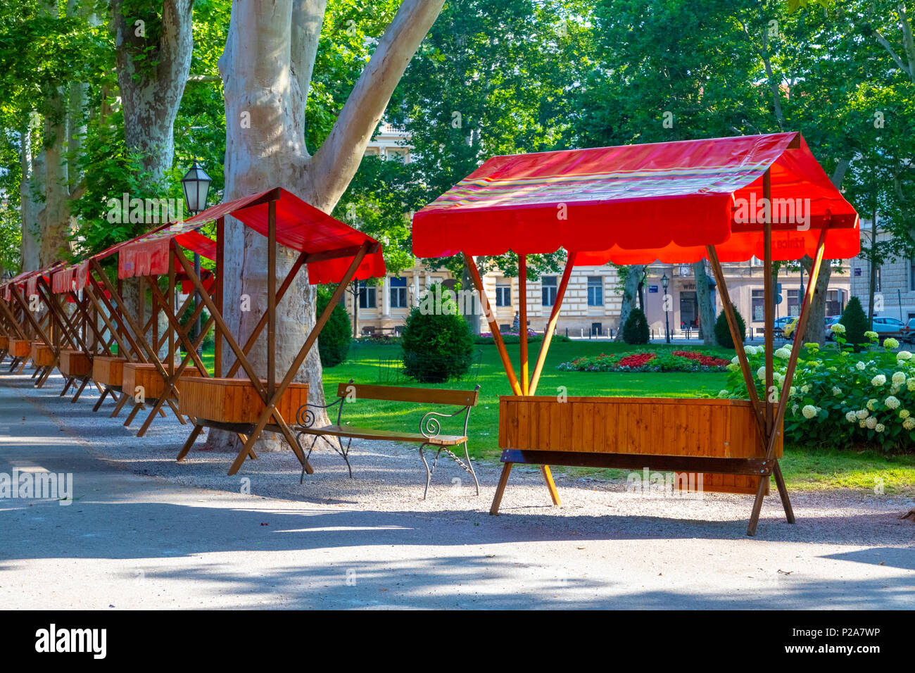 Empty market hi-res stock photography and images - Alamy