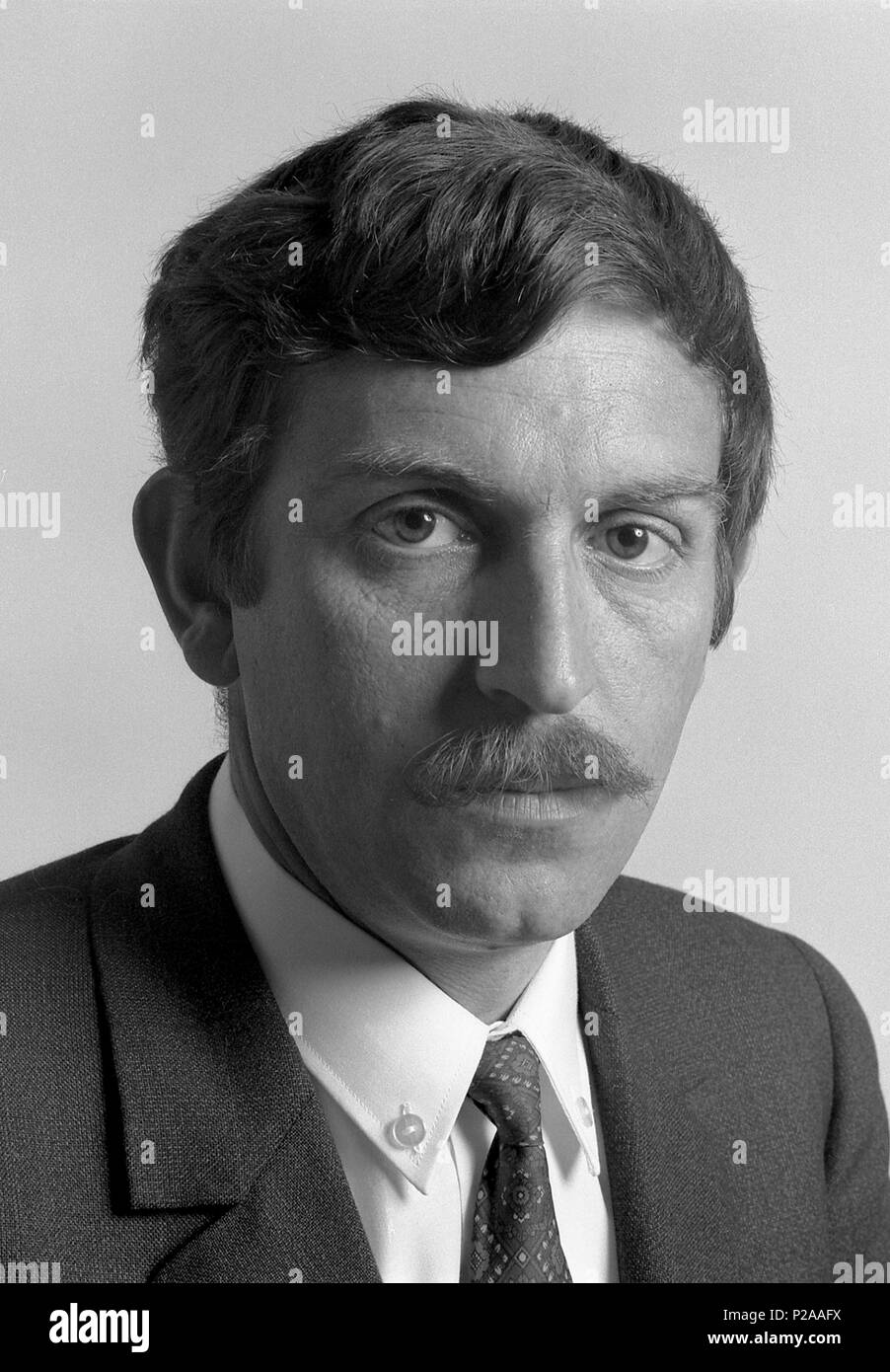 Poeta rumano hi-res stock photography and images - Alamy