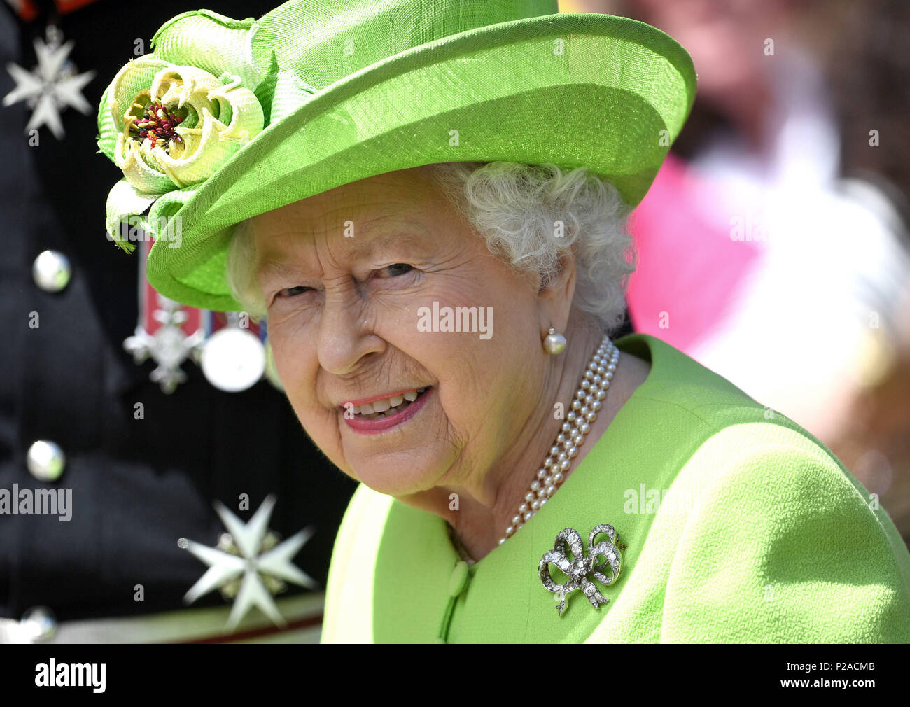 Queen elizabeth ii meets crowds hi-res stock photography and images - Alamy