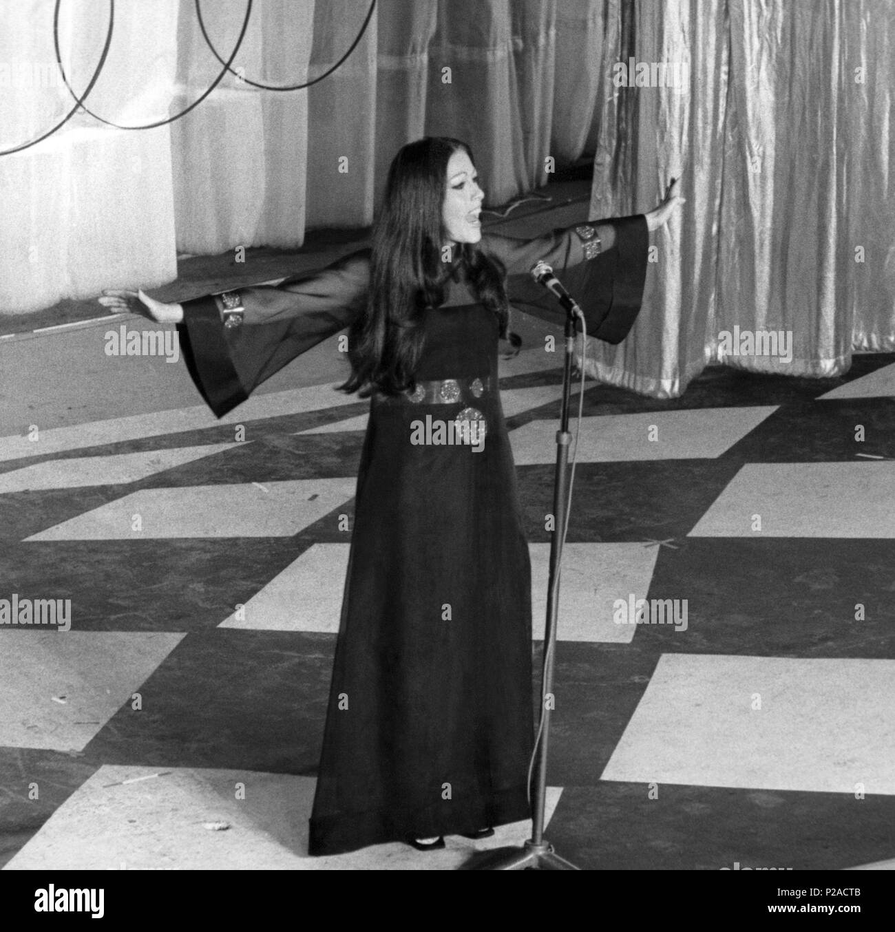 La cantante española Massiel, ganadora del certamen de Eurovisión del ...