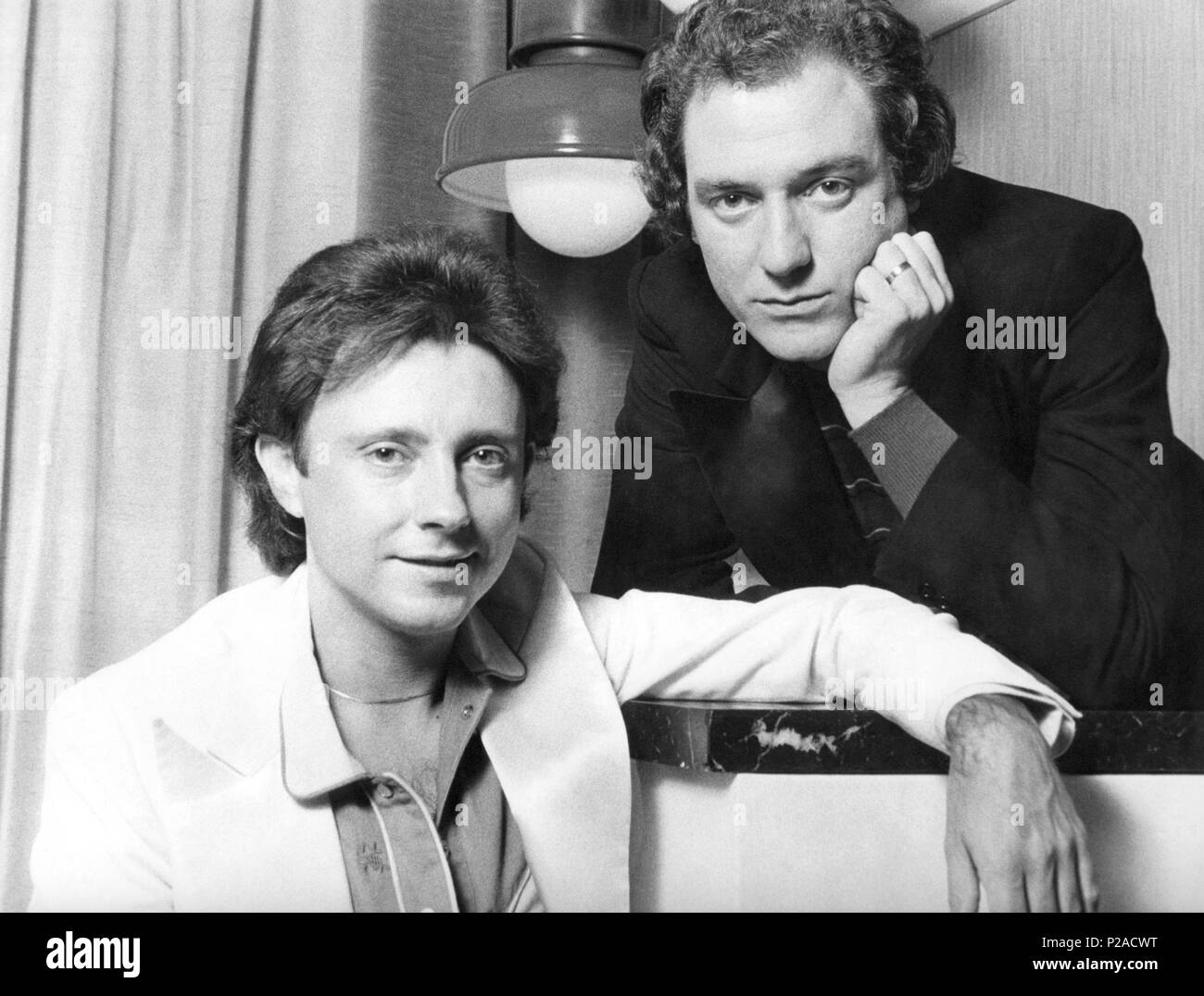 Dúo musical hi-res stock photography and images - Alamy