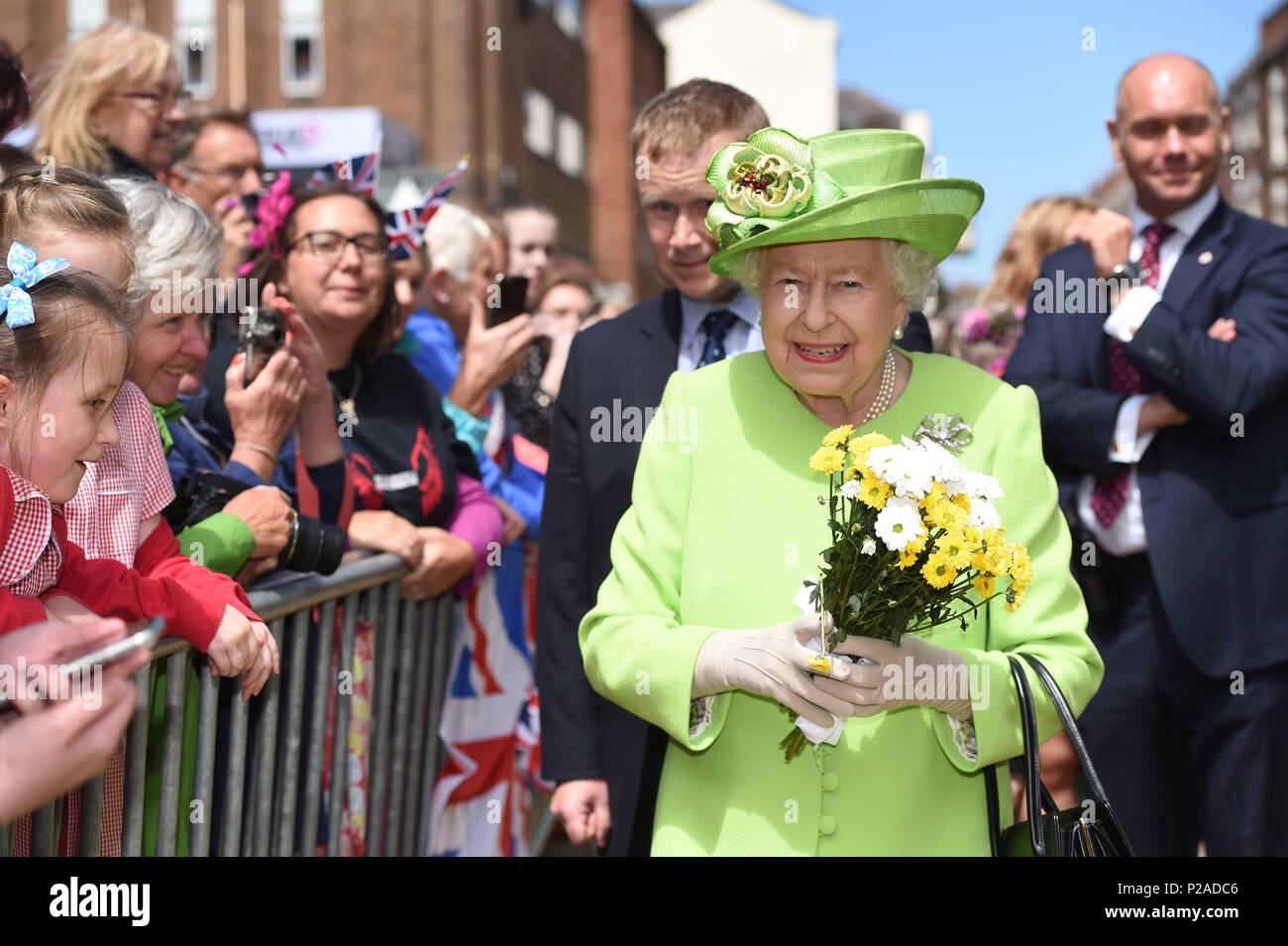 Queen elizabeth ii meets crowds hi-res stock photography and images - Alamy