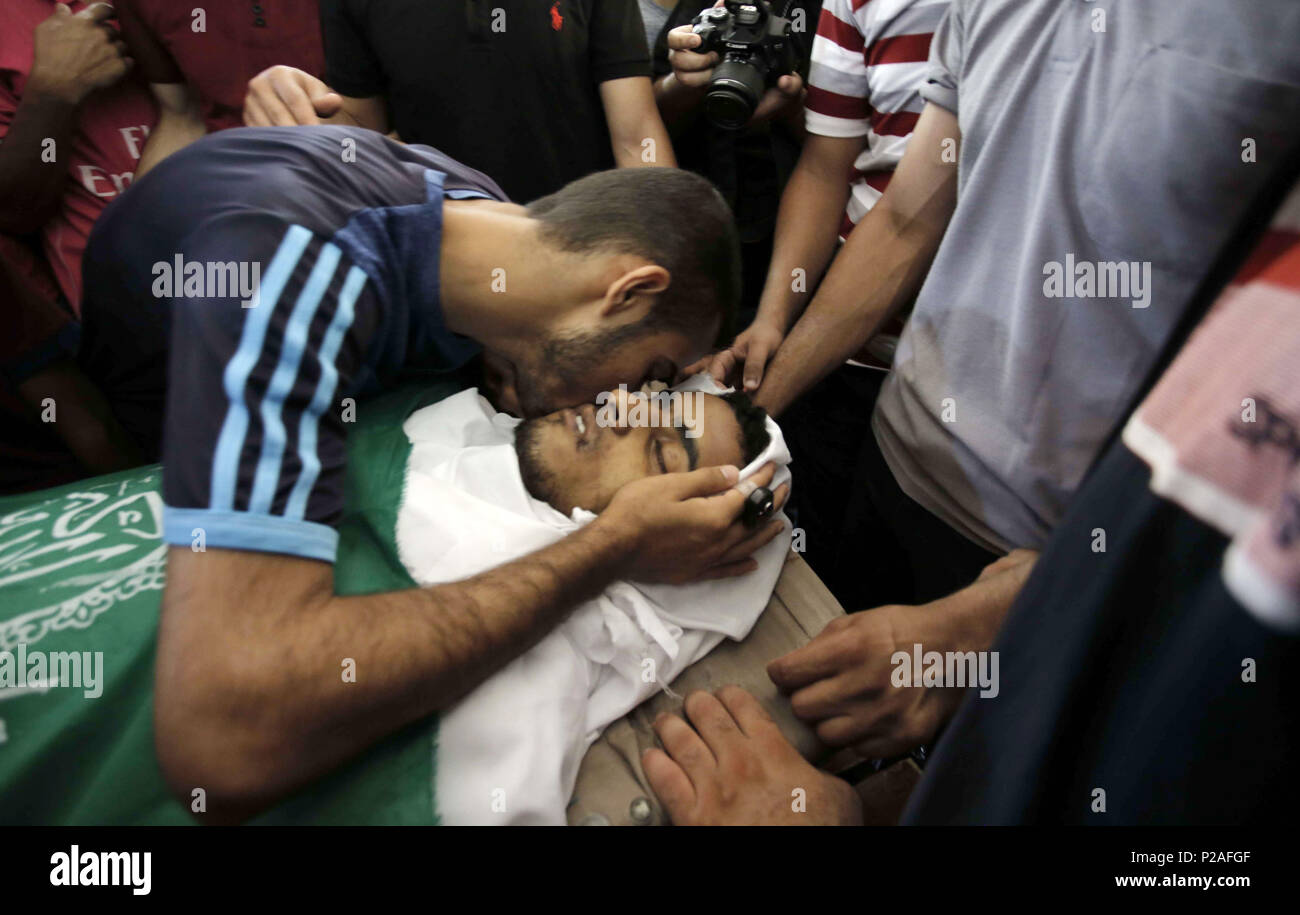 June 13, 2018 - Khan Younis, Gaza Strip, Palestinian Territory - Relatives of Palestinian of ...