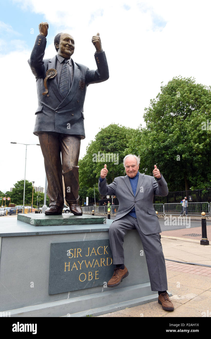 Wolverhampton Wanderers Football Club unveiled a statue of the clubs ...