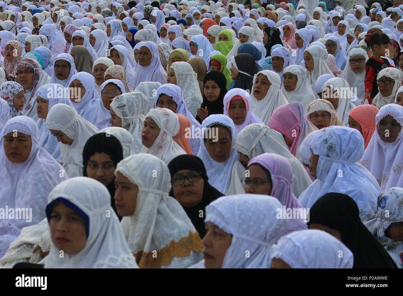 Practicing islam hi-res stock photography and images - Alamy