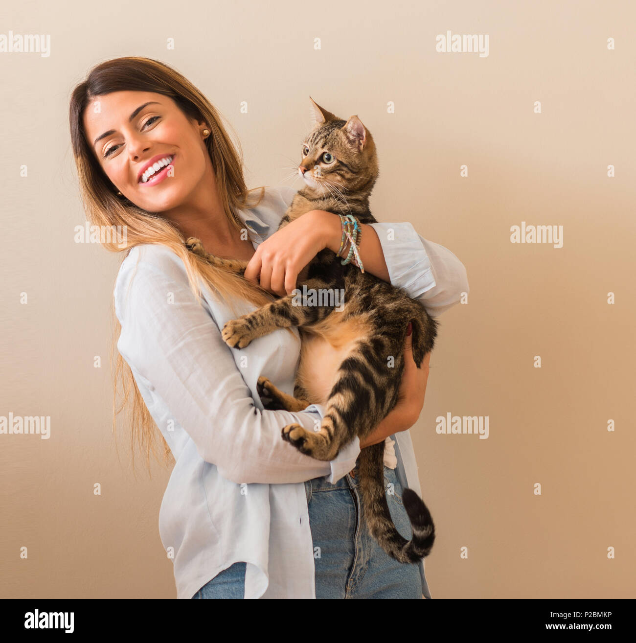 Woman cuddling cat hi-res stock photography and images - Alamy