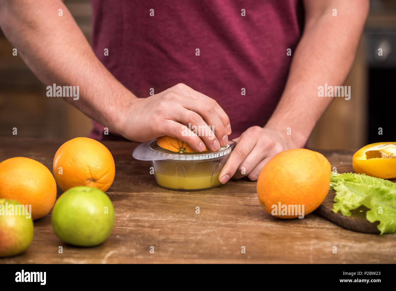 Man squeezing orange juice hi-res stock photography and images - Alamy