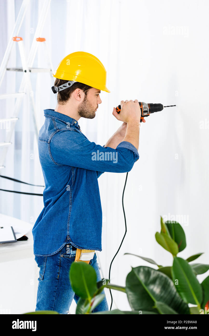 Making repairs hi-res stock photography and images - Alamy