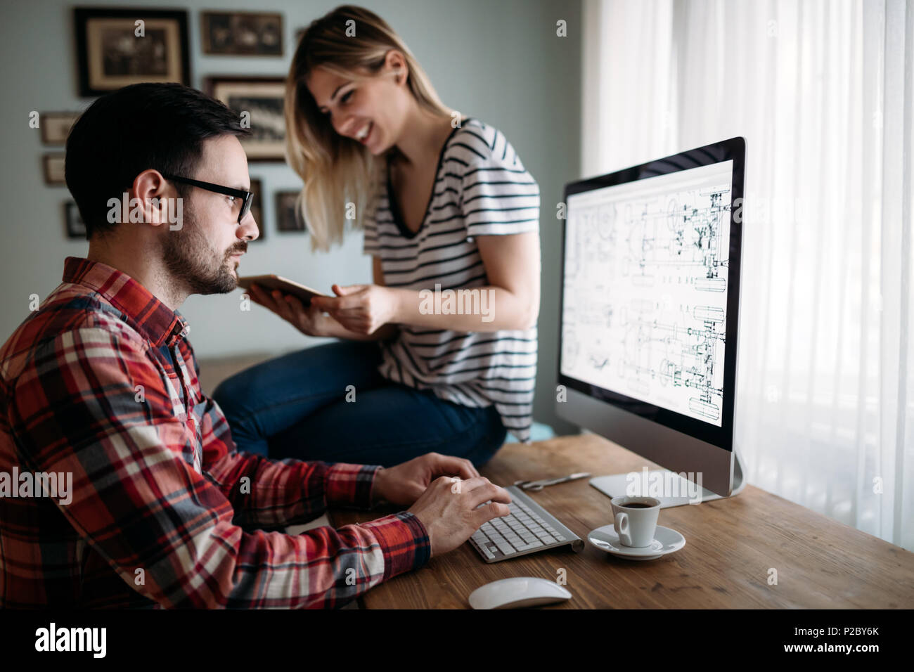 Employee working together hi-res stock photography and images - Alamy
