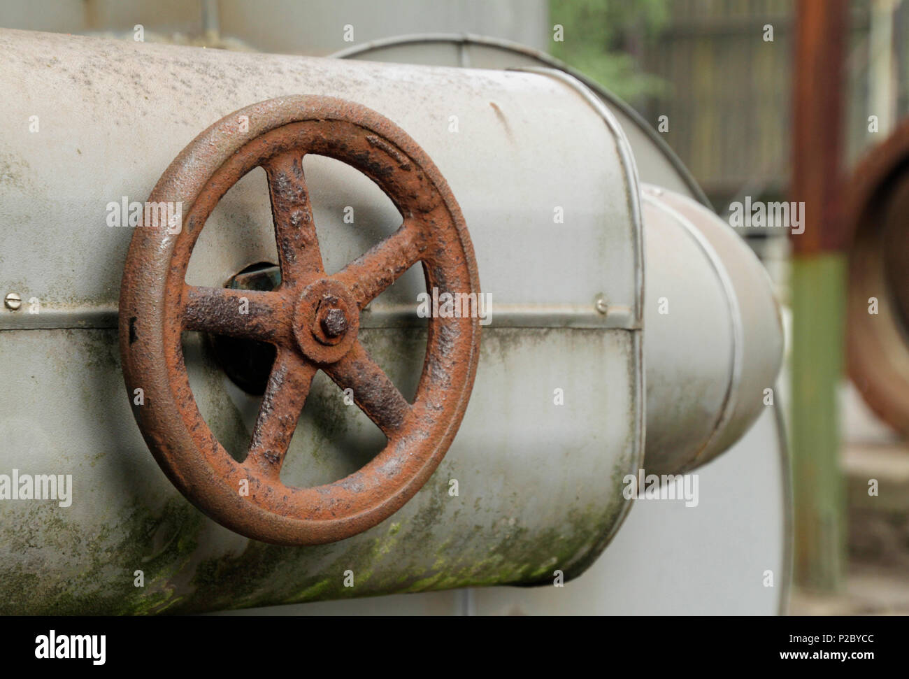 Round valve handle hi-res stock photography and images - Alamy