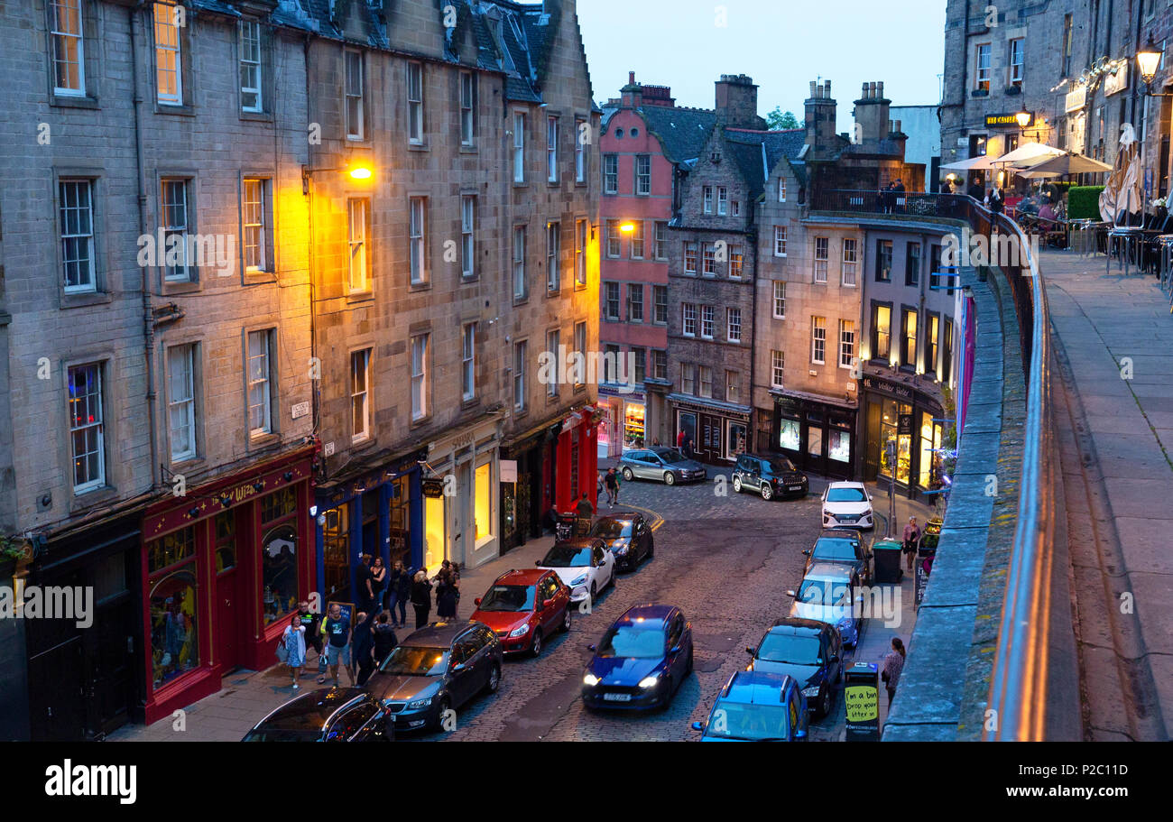 Scottish terrace street at night hi-res stock photography and images ...