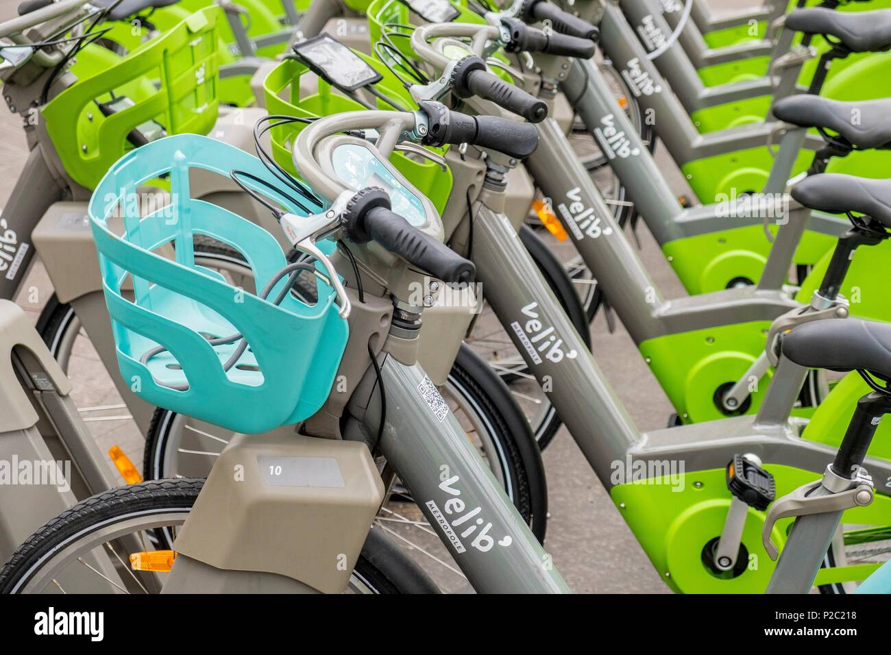 Electric bicycle paris hi-res stock photography and images - Alamy