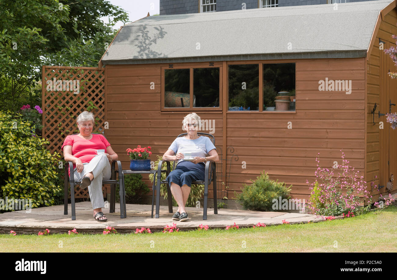 Elderly ladies drinking hi-res stock photography and images - Alamy